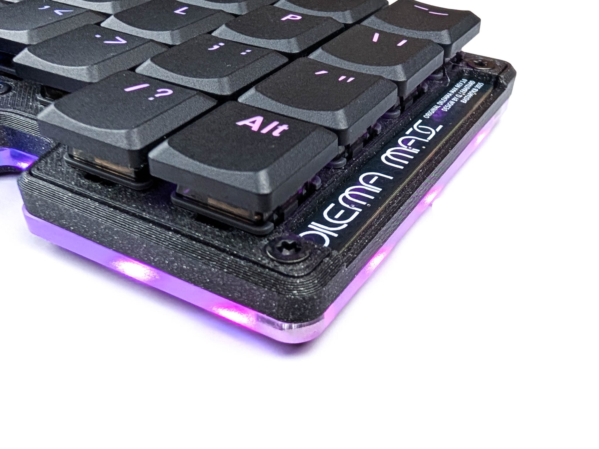 Dilemma - split ergonomic keyboard with trackpad prebuilt